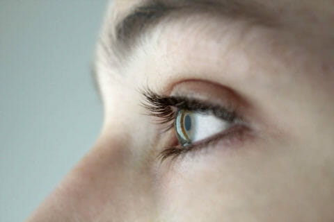 Causes Of Crusty Eyelashes - Amazing Treatment With TheraLife